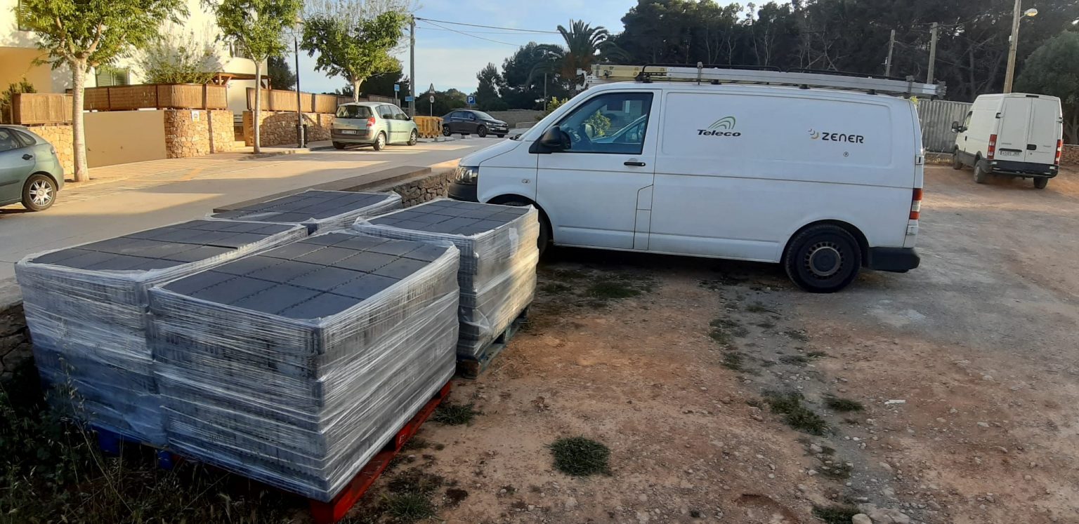 Desmunten els pals del carrer Àngela Ferrer de la Mola | RadioIlla ...