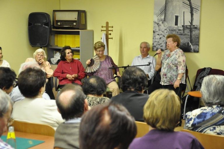 Paquita Juan fa una crida al relleu jove en la cantada pagesa de ...